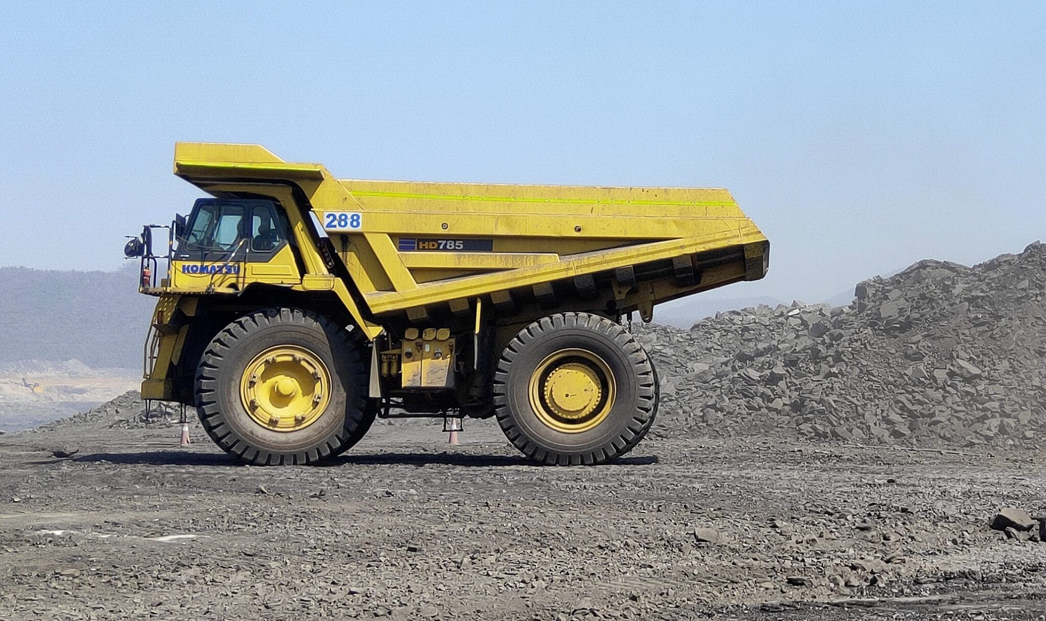 LNG Converison of Medium-sized Dumper Trucks | Thriveni Earthmovers and ...